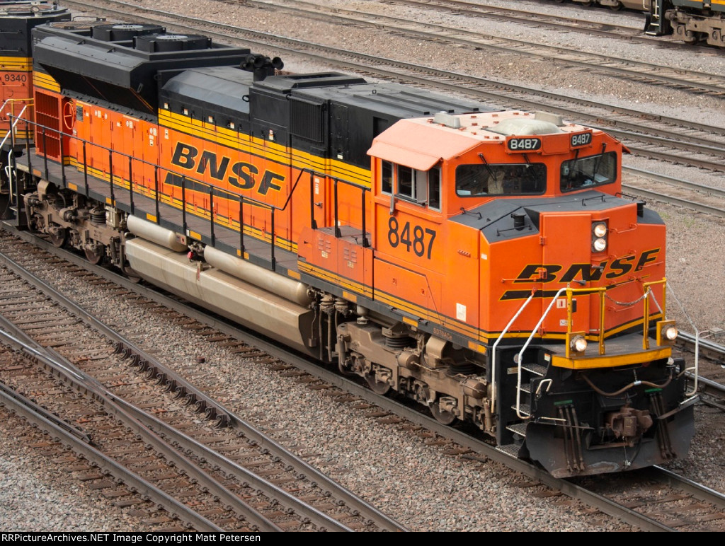 BNSF 8487